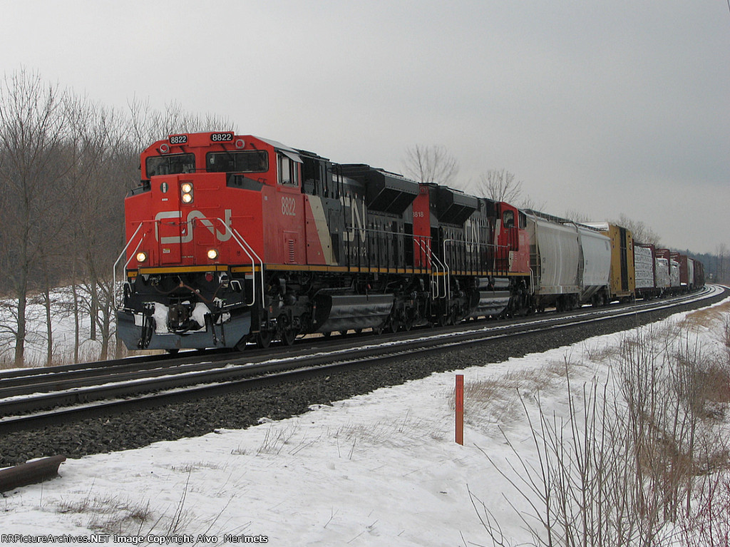CN 8822 west at Mile 260 Kingston Sub